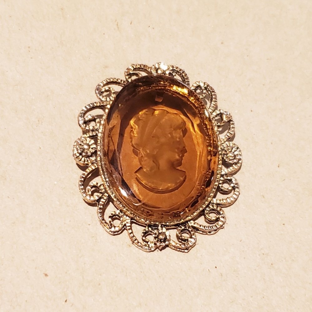 Vintage Intaglio Glass Amber Cameo Pendant - Gem